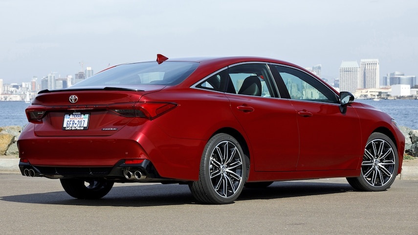 StriveME - سياره افالون 2022 مواصفات واسعار السيدان اليابانية